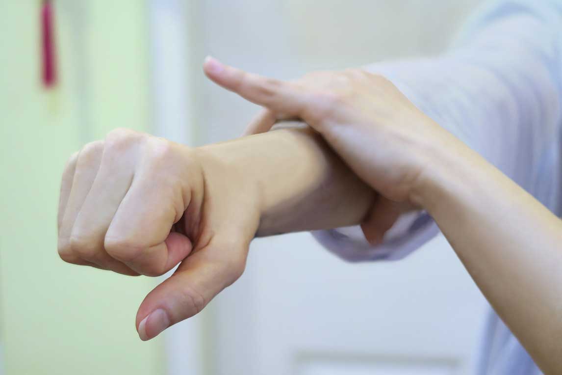 Manual Muscle Testing - Muscle & Joint Clinic